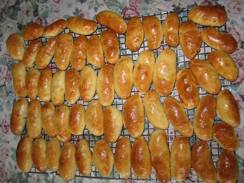 Making Latvian Piragi with our tante Ausma (Latviešu Pīrāgi)