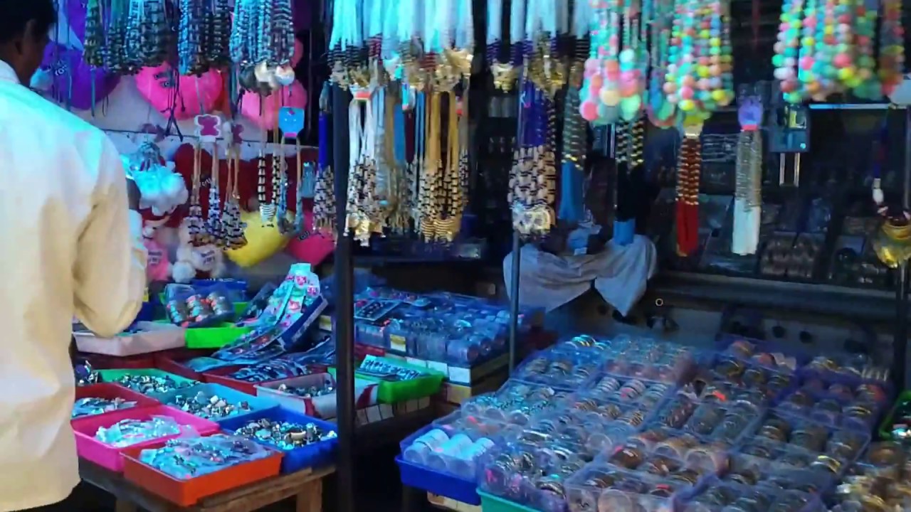 Shopping street in Mysore Chamundi hills | Best place to visit in ...