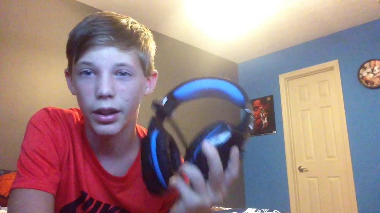 Worst headset ever - YouTube