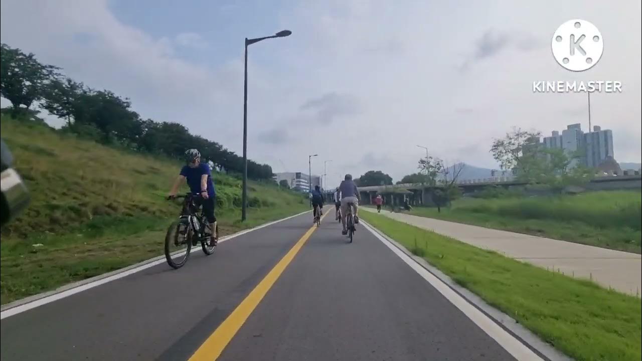 Seoul South Korea bike lane - YouTube