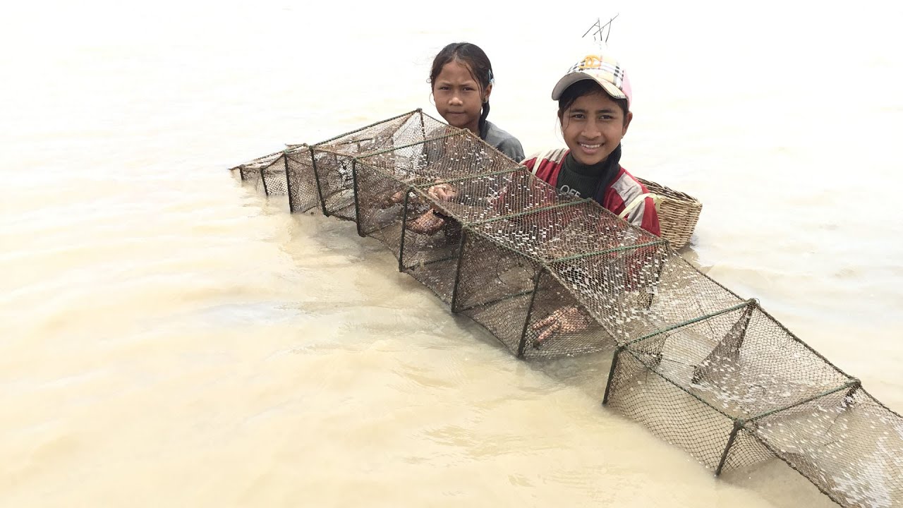 Find Snail Cook to eat On The Lake - YouTube