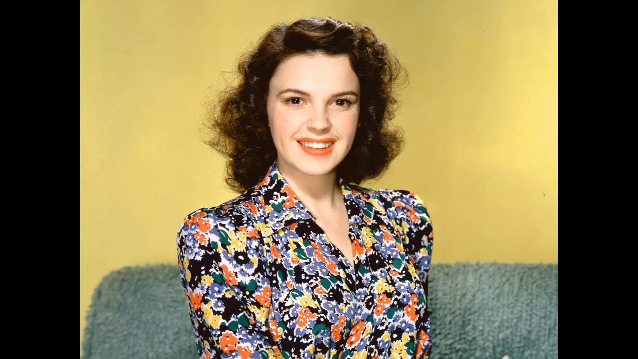 Judy Garland - Taking a Chance on Love (with Johnny Mercer) - YouTube