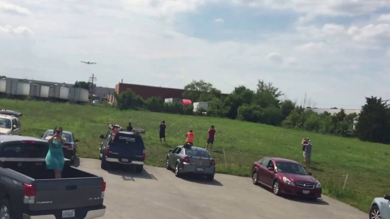 Emirates A380 (EK 235) landing at Chicago Ohare (ORD) - YouTube