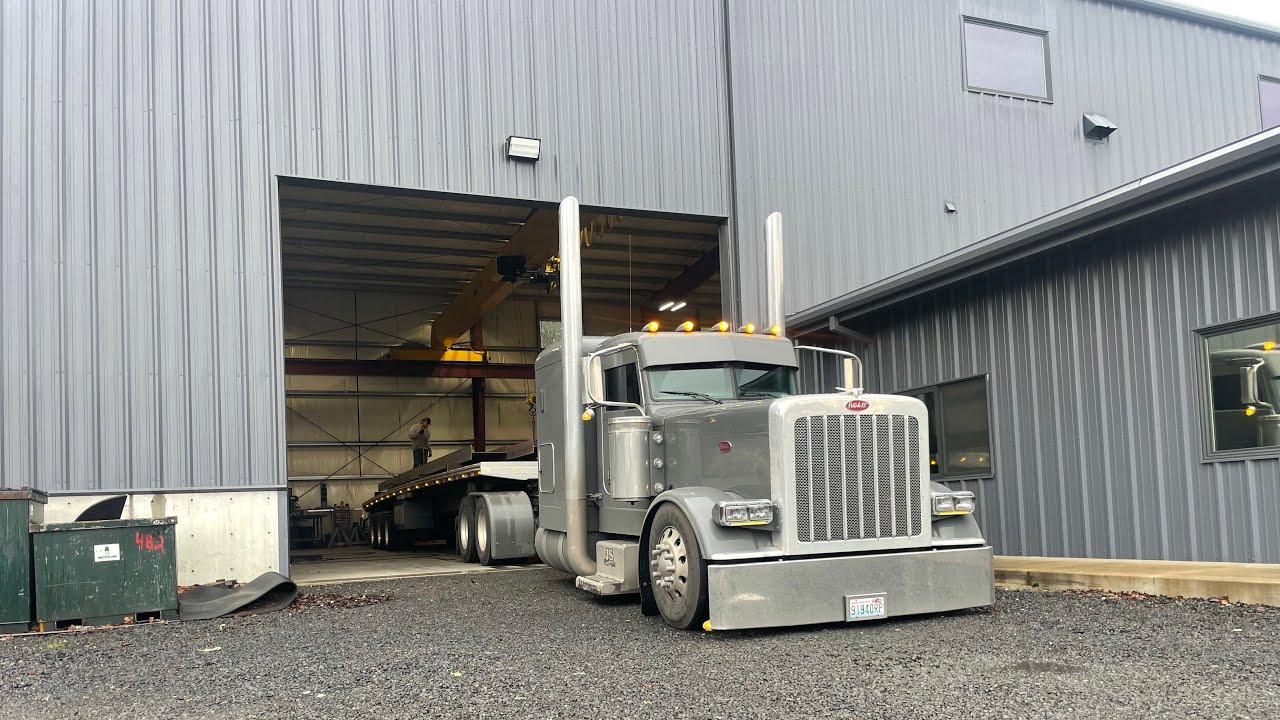 They say we make it look easy 🤫 | 2022 389 Peterbilt hauling steel ...
