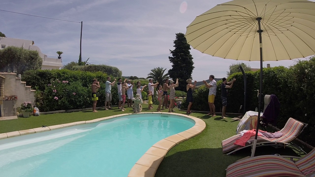 Flash mob celebration piscine! - YouTube