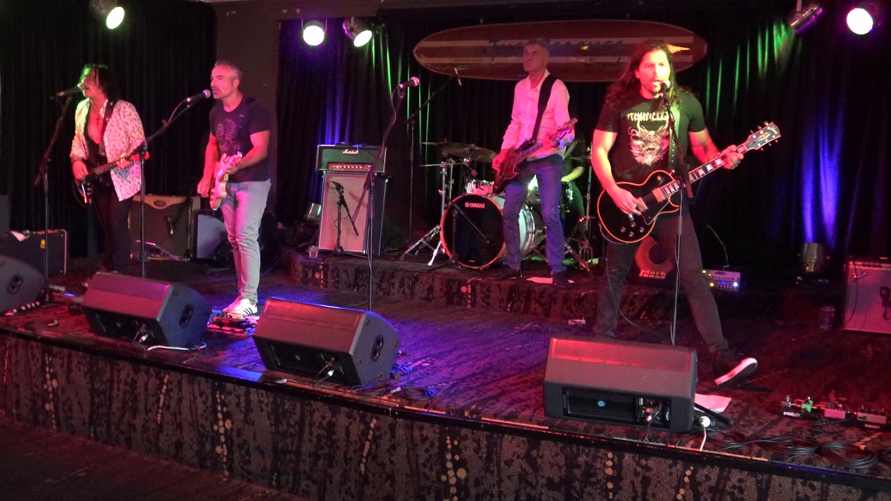 The mighty "Tank" at Beaches Hotel in Thirroul. - YouTube