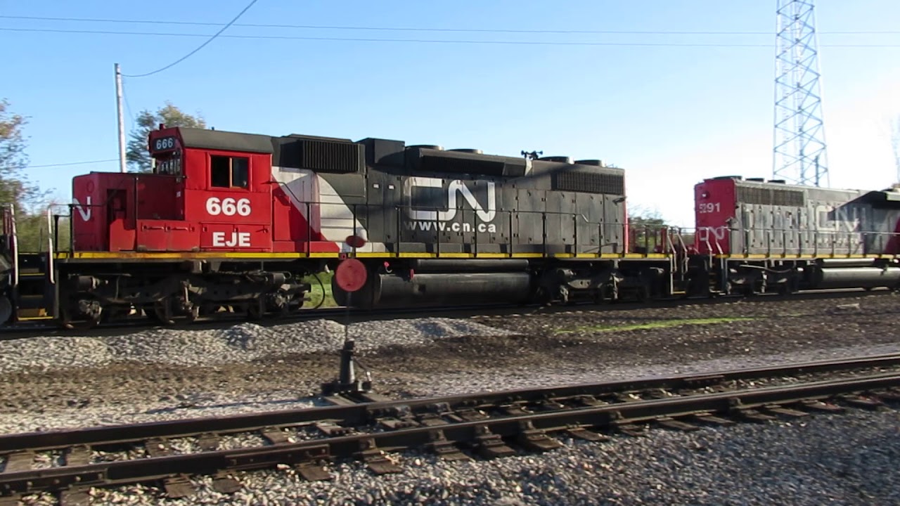 EJE SD38-2 and CN SD40-2W head up to the siding switch at Pavilion ...