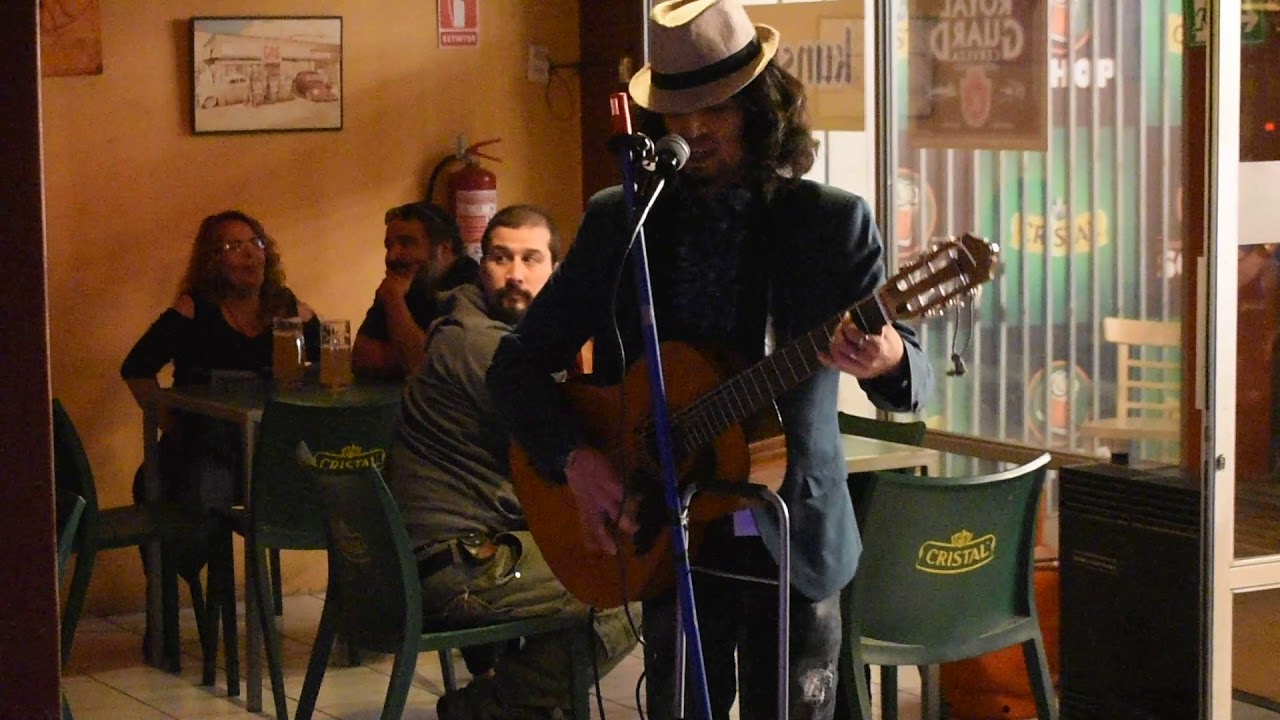 Calochi Rumbero en Punto Shop - YouTube