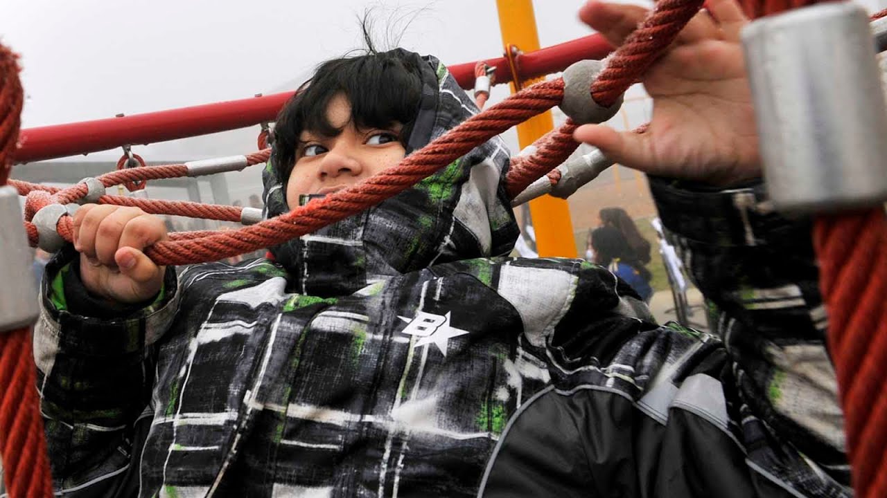 Earlimart dedicates rejuvenated city park - YouTube