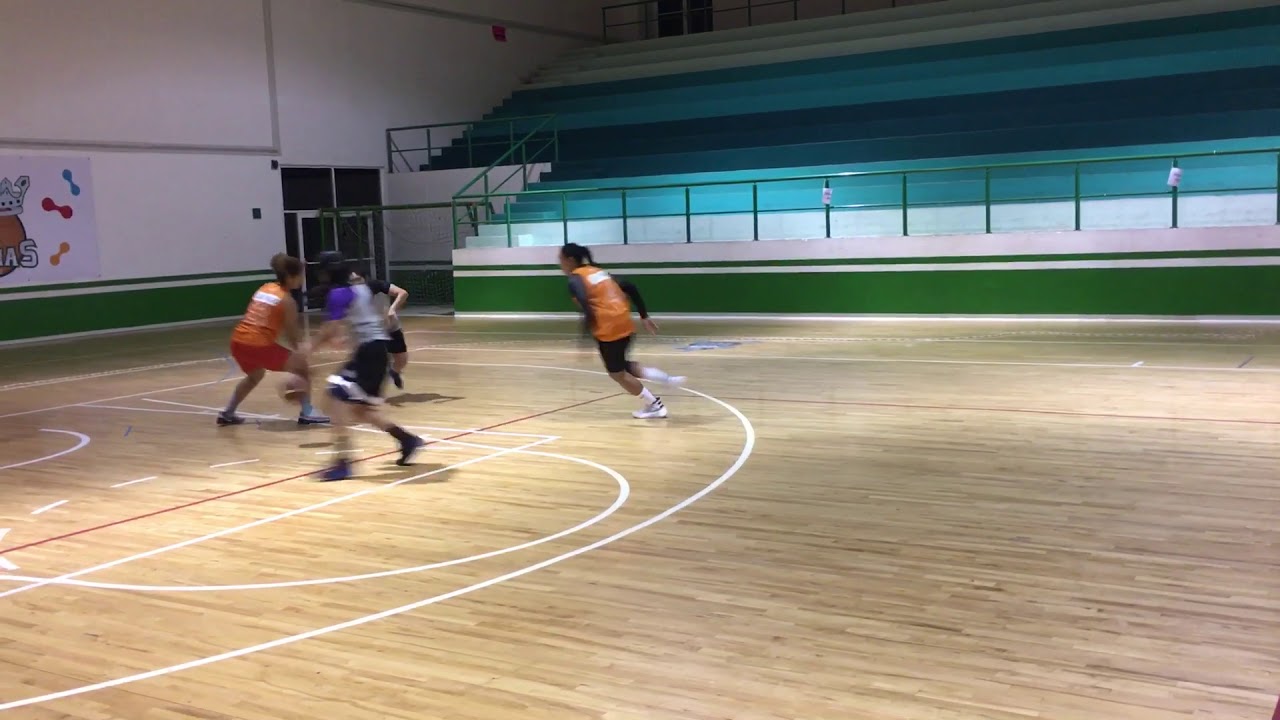 Jugada basquetbol: pick and roll - YouTube
