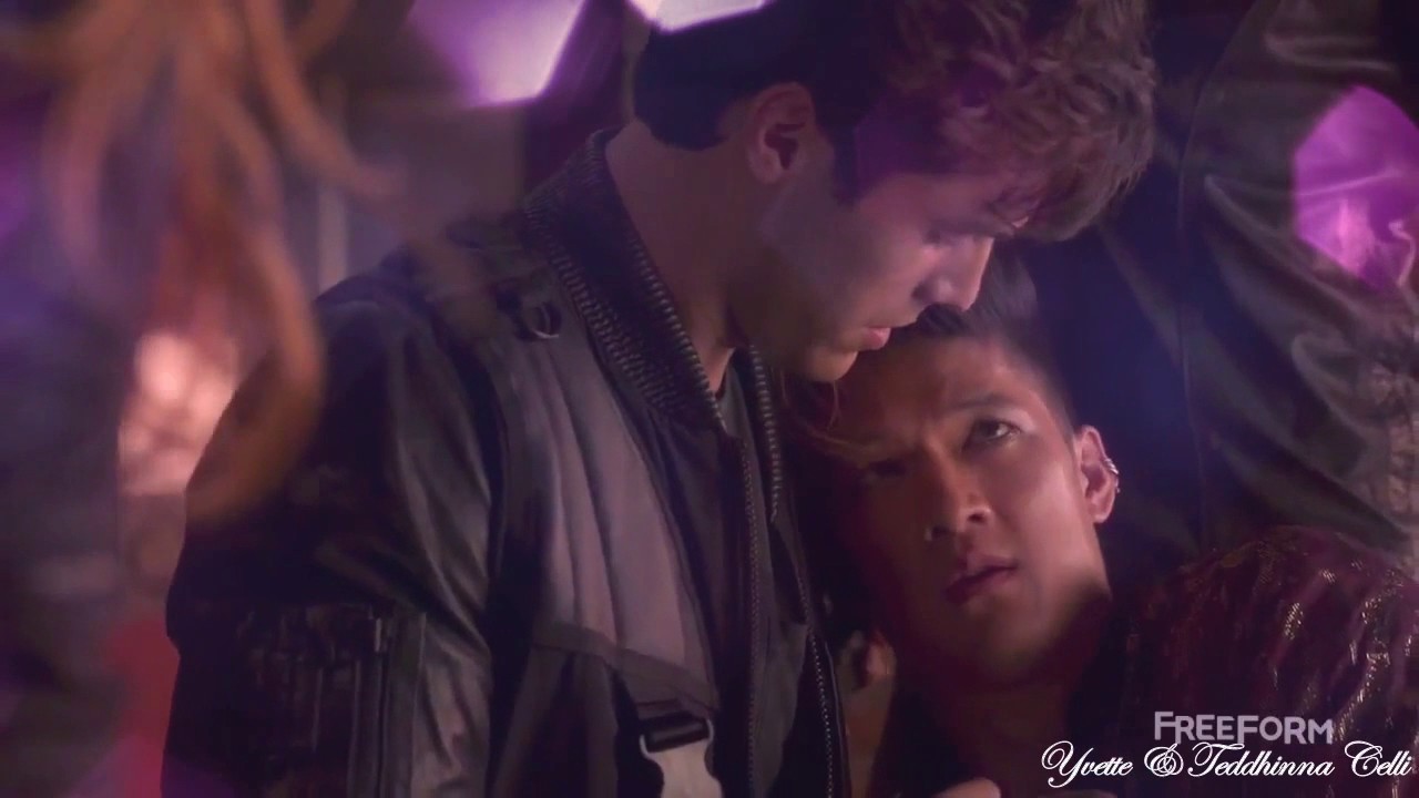 Magnus Bane ft Alec Lightwood [MALEC] | I Love My Life - YouTube