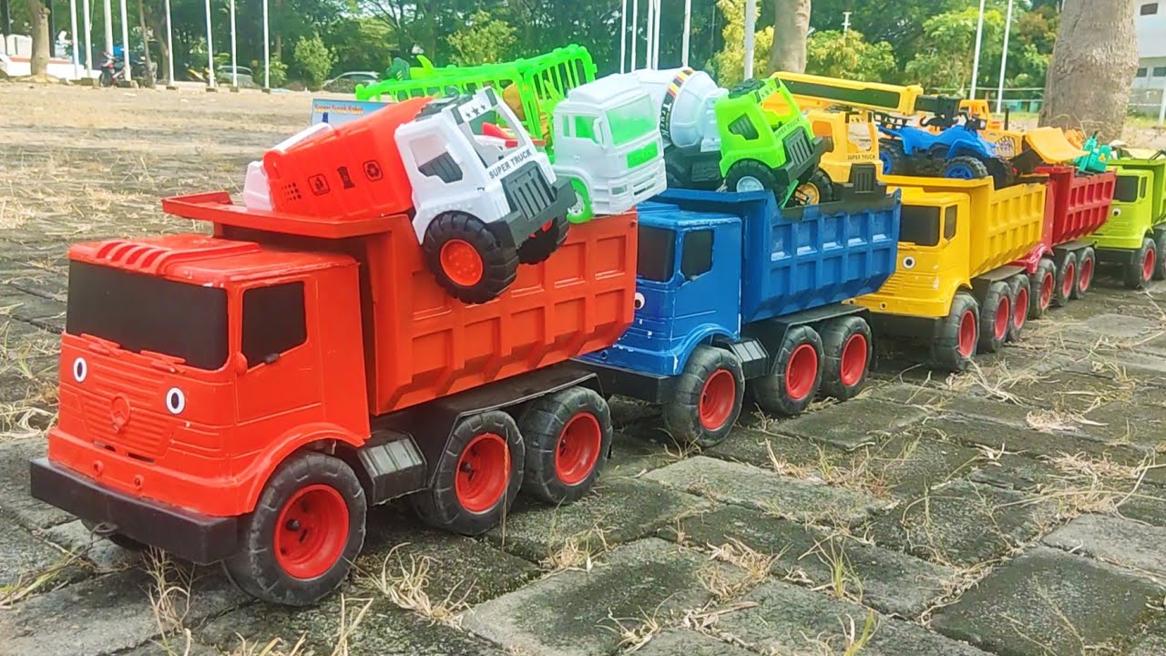 Mobil Truk Tronton Panjang Penuh Mobil Mobilan, Loader, Excavator ...