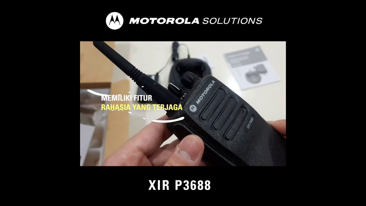 Unboxing Motorola XiR P3688 - YouTube