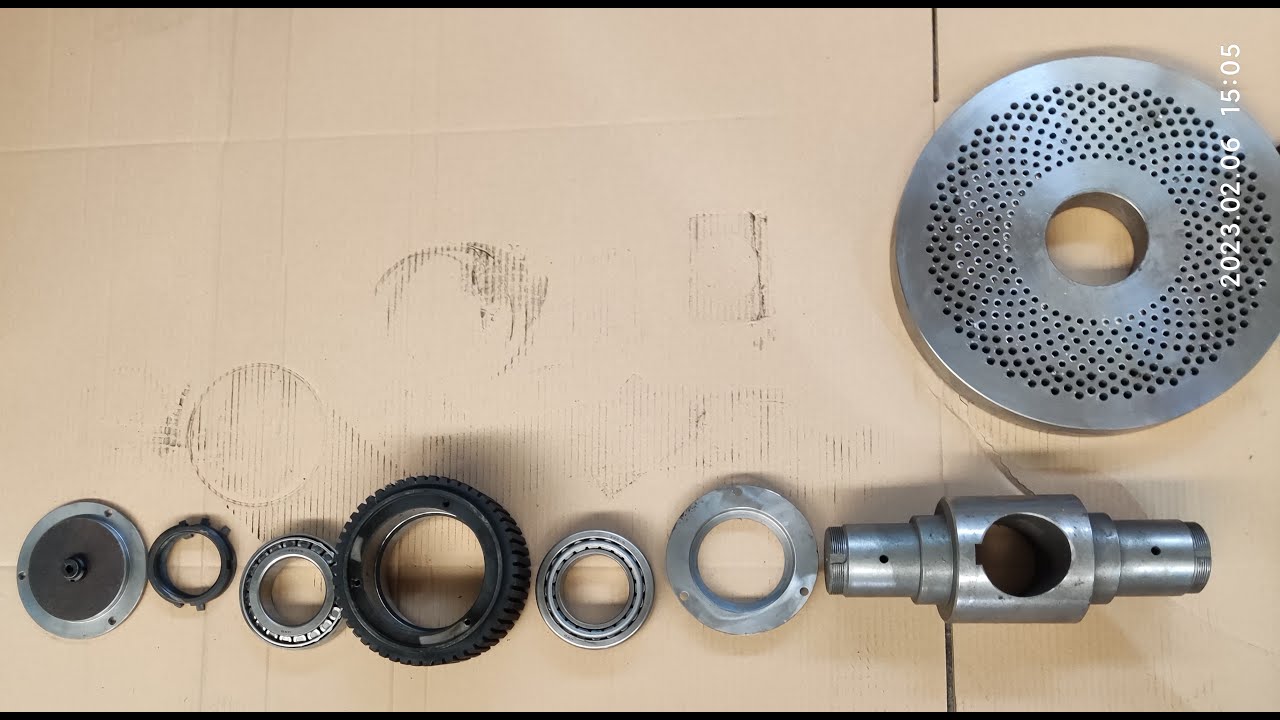 MACREAT Small Pellet Mill Roller Assembly Installation Introduce - YouTube