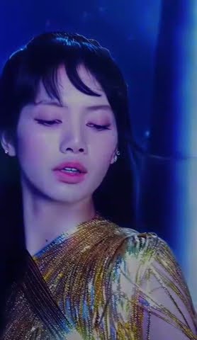 😍🖤💞omg {☆Lisa☆} Golden girl #BLACKPINK - YouTube