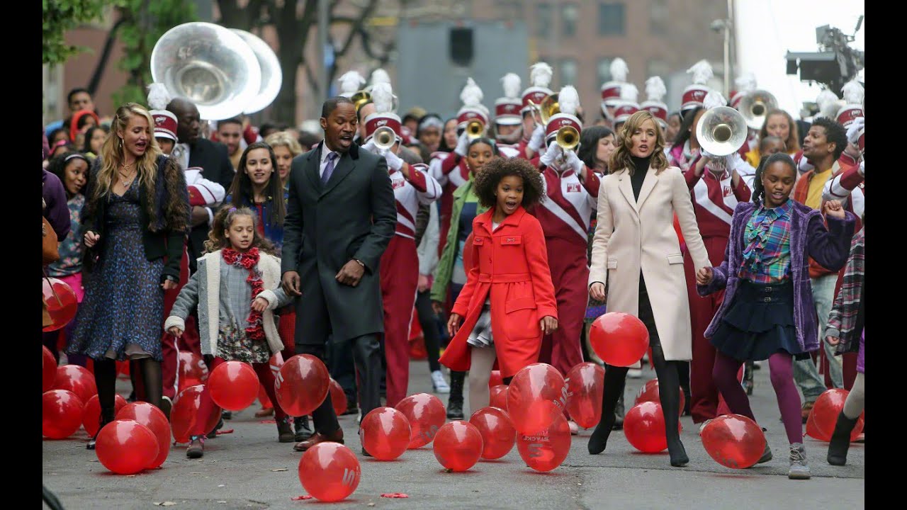 Annie (Starring Jamie Foxx & Quvenzhane Wallis) Movie Review - YouTube