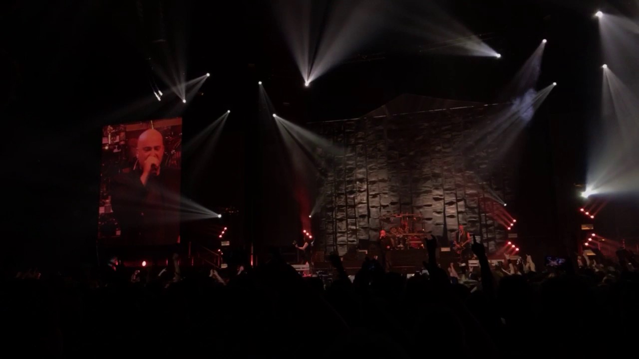 Disturbed - The Light Chorus LIVE - thousands of lights :) - YouTube