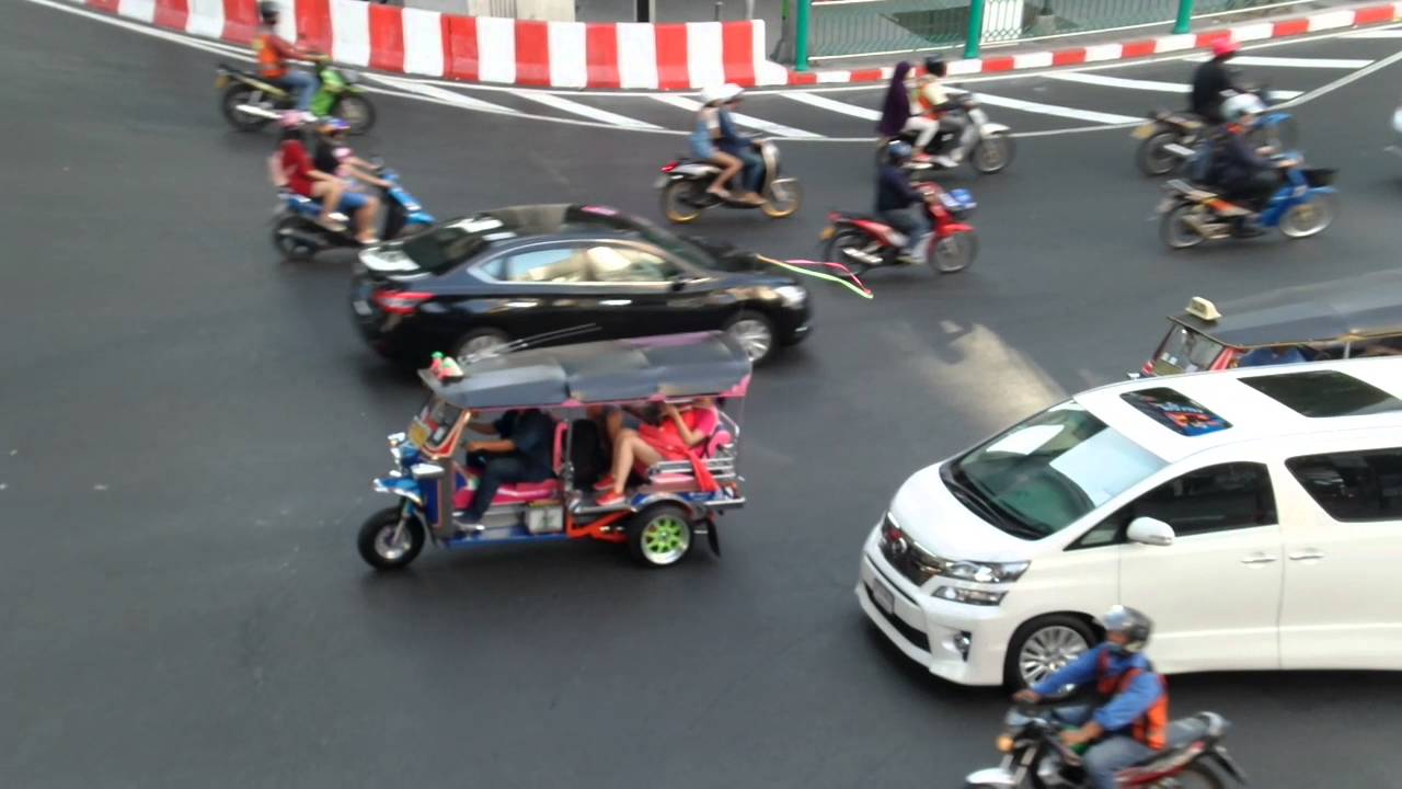 Crazy Bangkok Motorcycle Traffic - YouTube