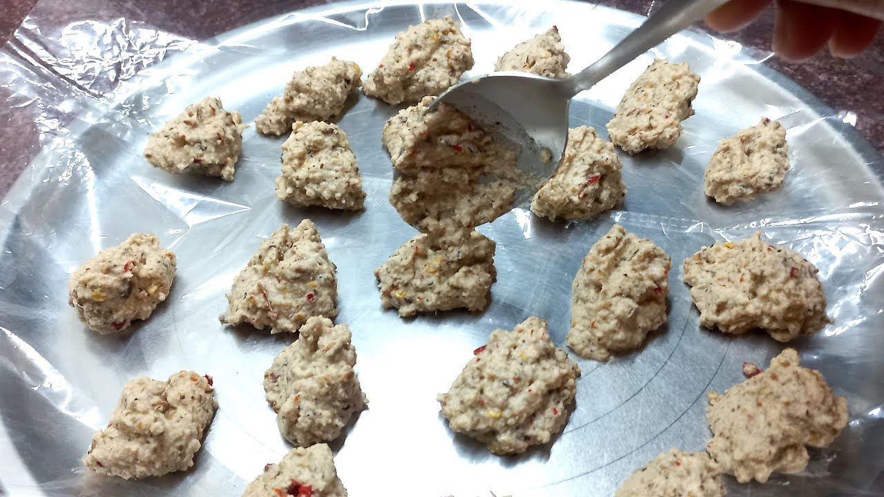 मसालेदार बड़ी और अदौरी दाल से बनाएं |Village Style Adauri Recipe - YouTube