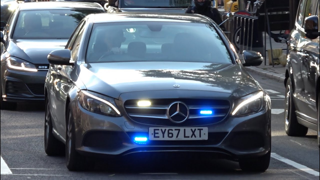Unmarked Mercedes-Benz C-Class (C200) responding using it’s lights and ...