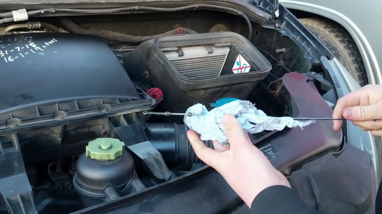 Under bonnet checks on the VW Crafter and Mercedes Sprinter - YouTube