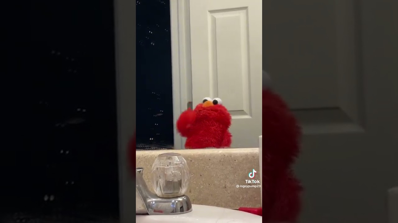 ELMO LOVES FRIDAY'S!!! - YouTube