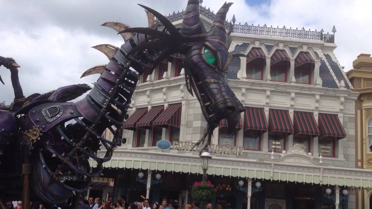 Festival of Fantasy Parade at Walt Disney World - Maleficent Dragon ...