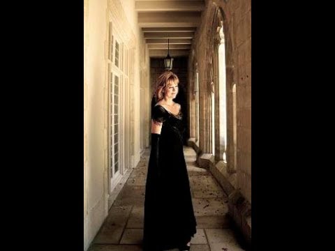Suzanne Galer performs Rossignol, mon mignon - YouTube