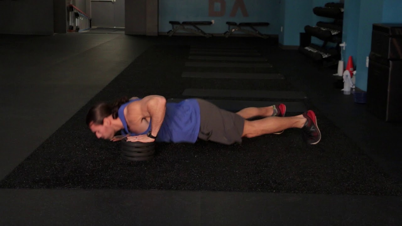 Dynamic Push UP on Weight Plate Alternating (1182) - YouTube
