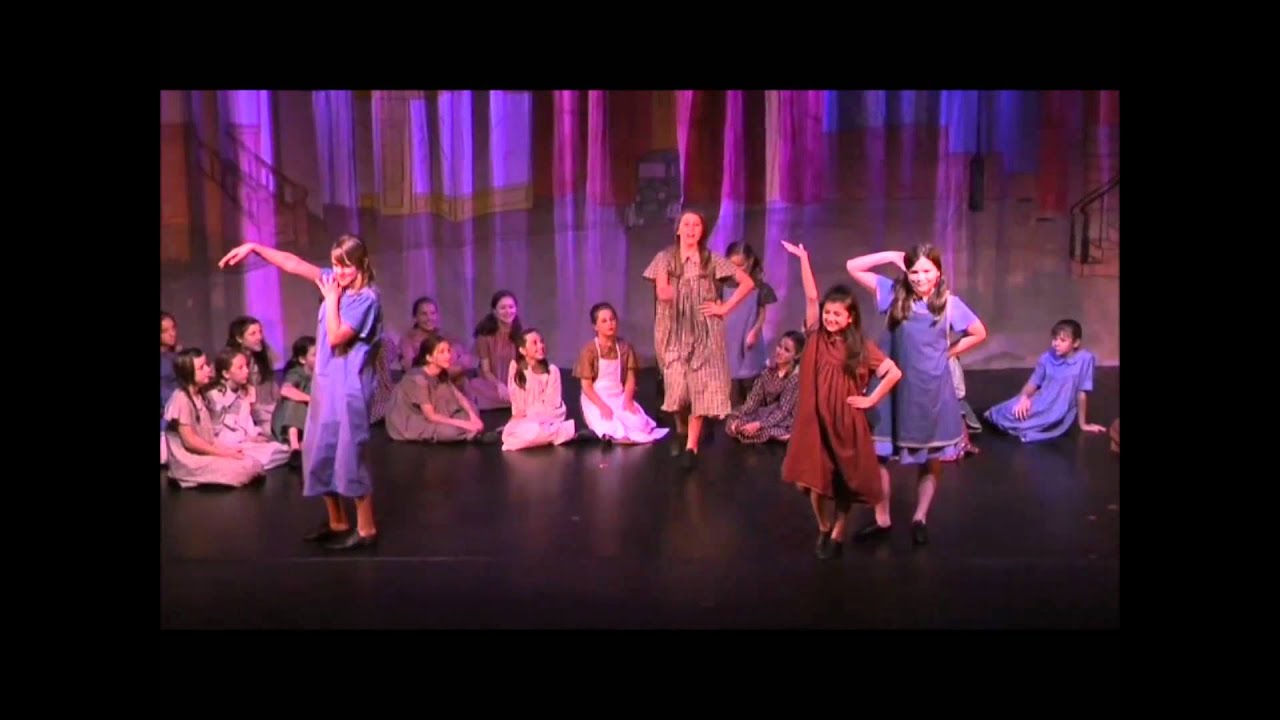 Payton Edwards in Annie - YouTube