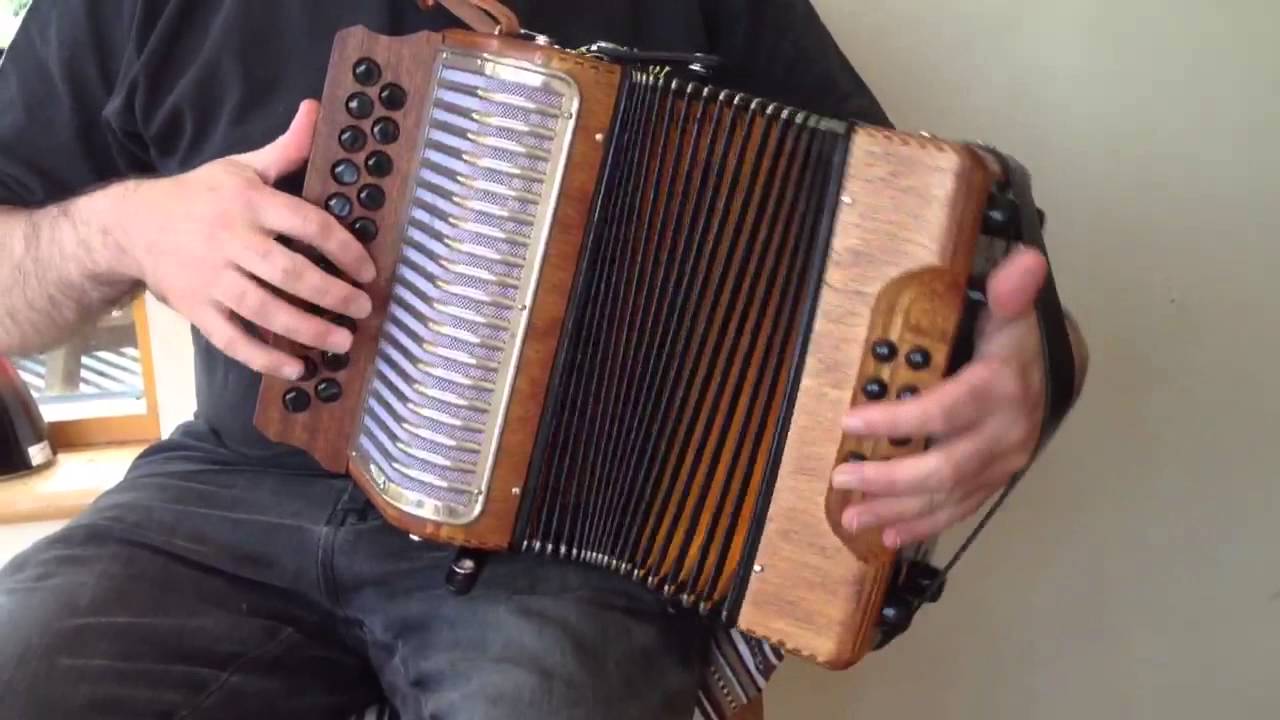 Hohner C#D, dry tuned, Italian reeds - YouTube