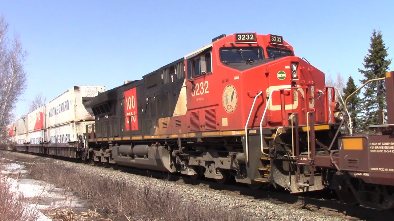Nice friendly Crew on a Long Stack Train CN 121 w/CN 100 DPU at Berry ...