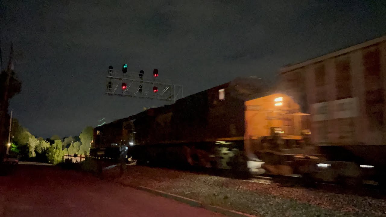 CSXT L424 meets X51111 at Glendale with UP Power! Train Meet! - YouTube