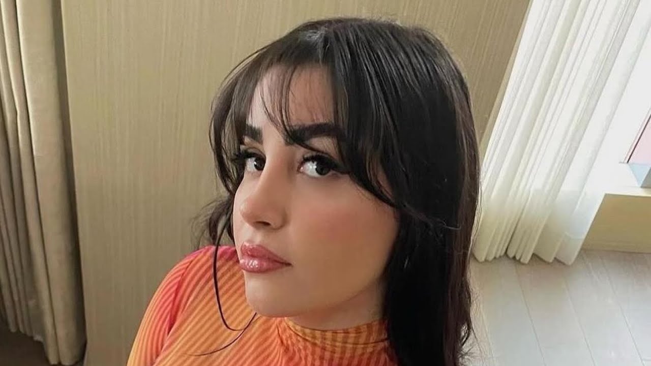 Amelia Curvy : The Plus Size Model Revolutionizing Body Positivity ...