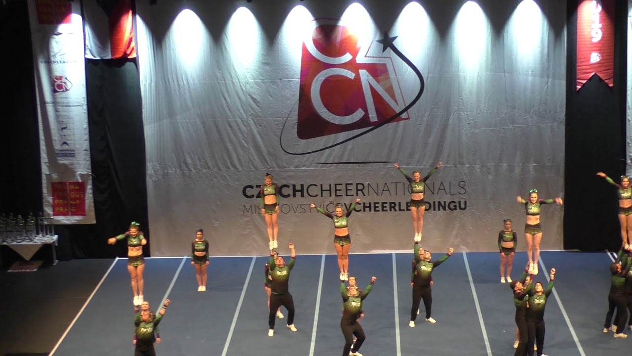 Team Cheer Senior Coed Elite Fighters cheerleaders Team Smash at CZCN ...