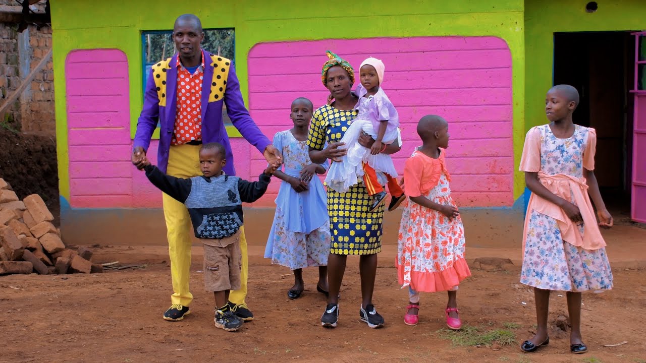 Embarambamba Mama Watoto Song/ Venny Osike Bibi Wa Embarambamba - YouTube