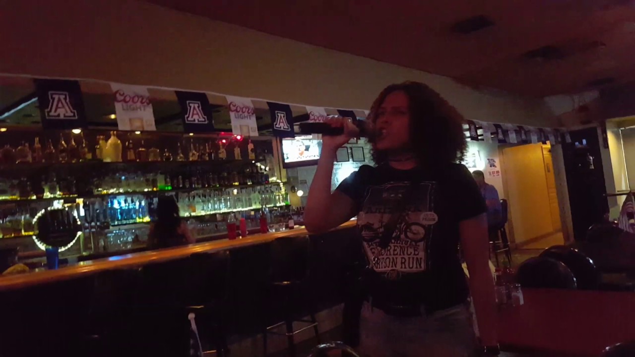 Yitsiee singing Say it ain't so - YouTube