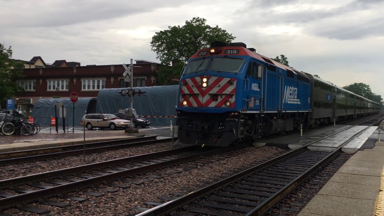Outbound Metra 210 Express Meets Inbound Metra 211 Express at Riverside ...