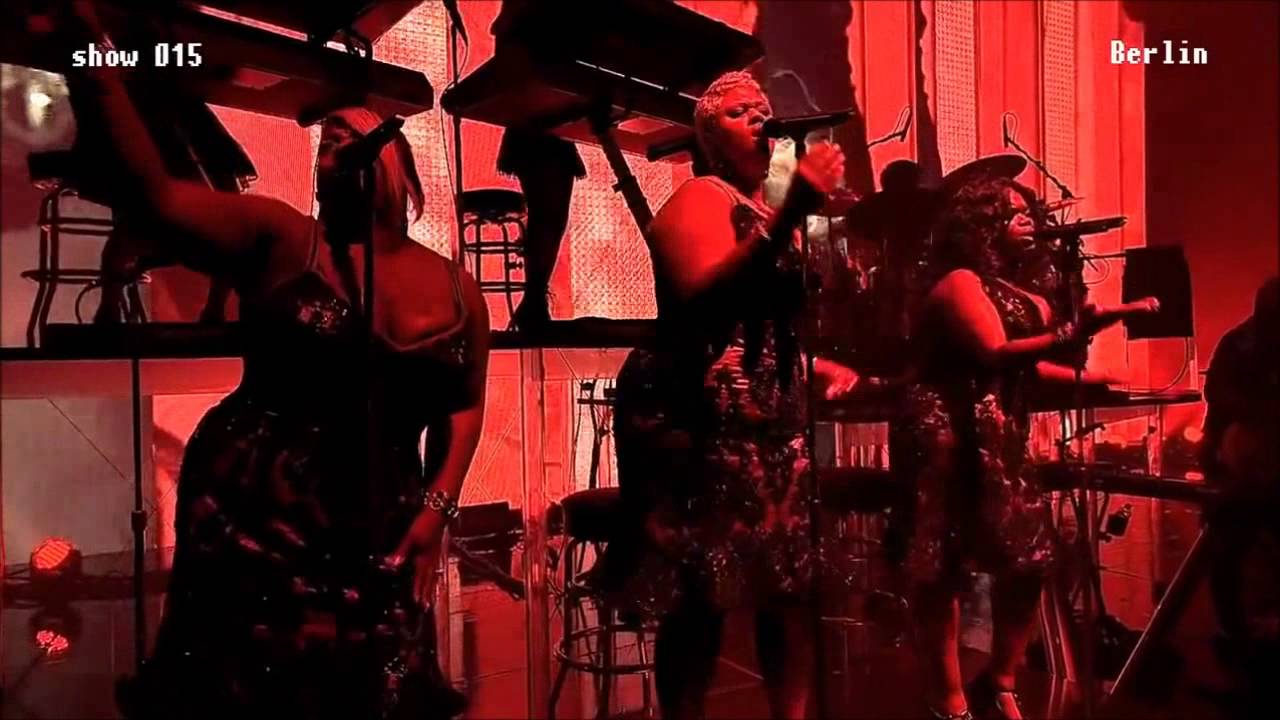 Beyoncé - Hello (I Am...Tour) - YouTube