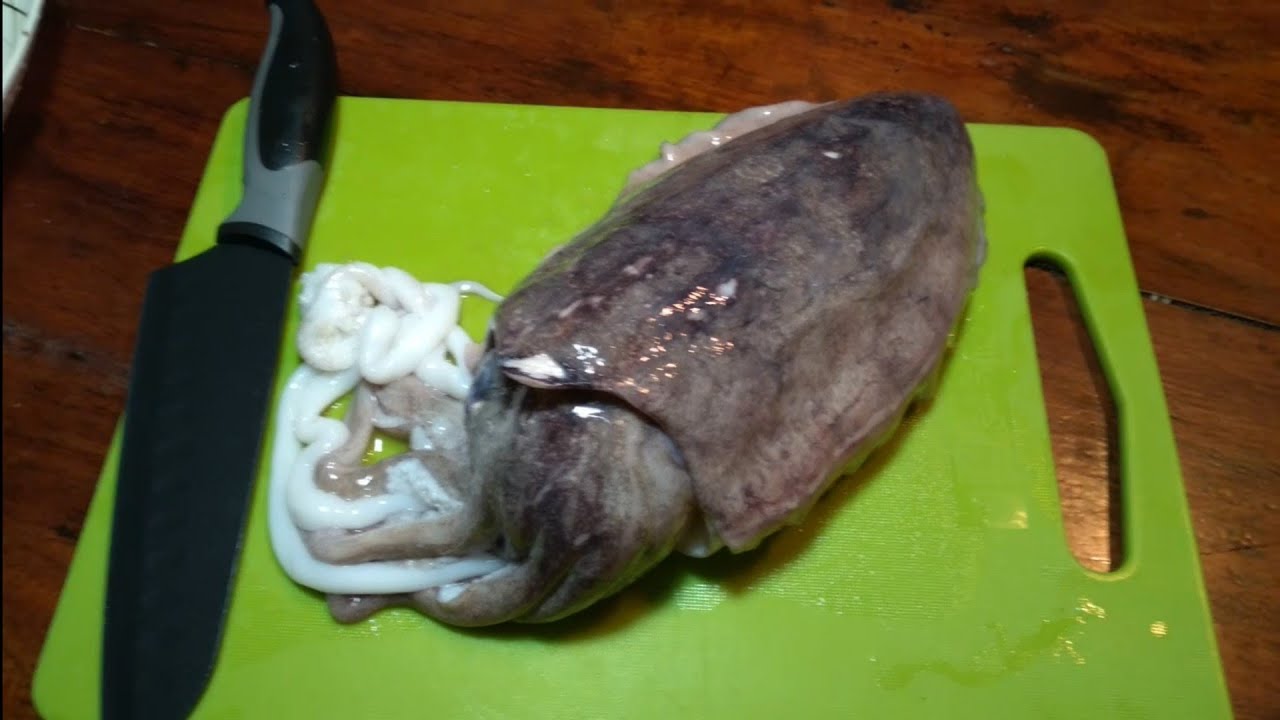 How to clean and cooked fresh Cuttlefish | Mama Mer Kusina - YouTube