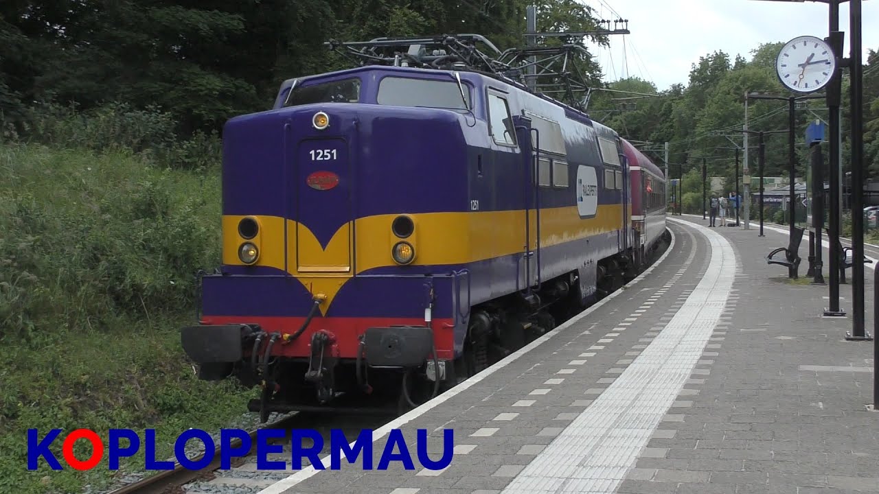 RXP1251 met Sondernzug door station Overveen! - YouTube