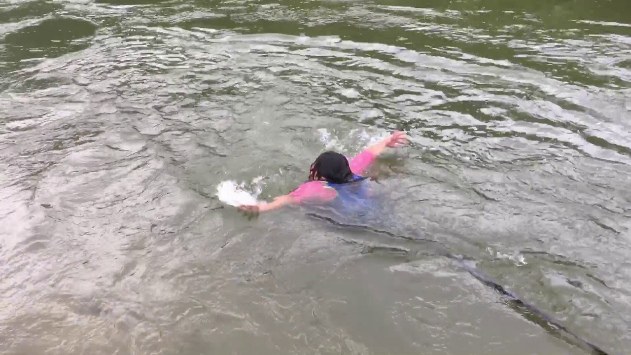 Nadando no rio!! - YouTube