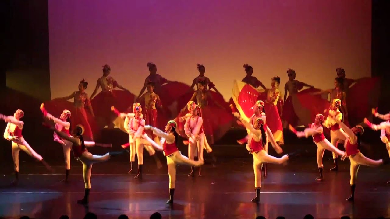 《紫荊城下賽馬場》(舞蹈) A Bauhinia City in Full Gallop (Dance) - YouTube