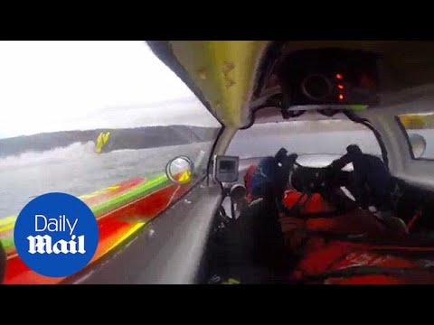 Dramatic moment speed boat crashes and flips over during race - Daily ...