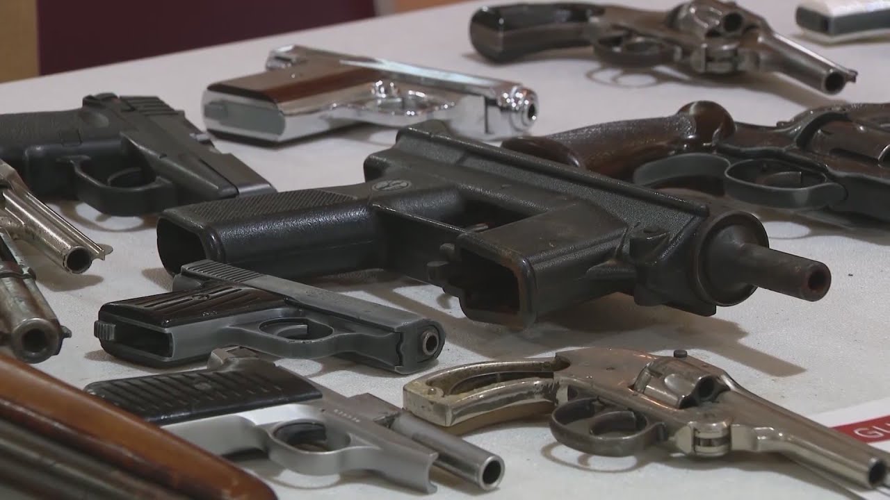Police: Gun recoveries rising in Chicago - YouTube