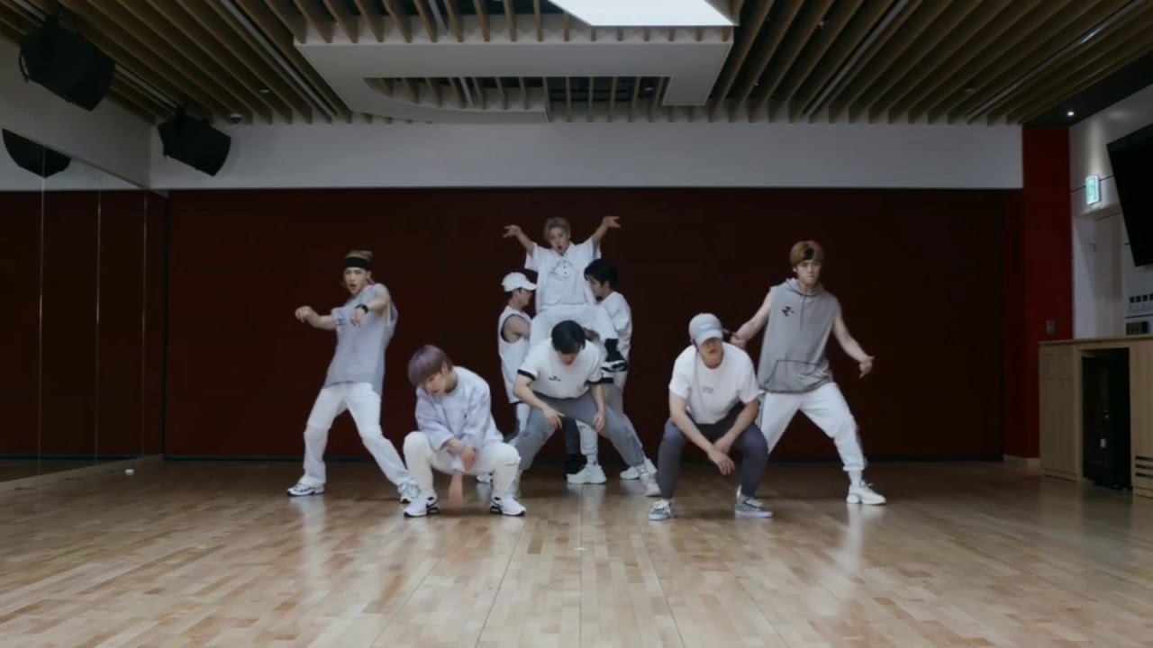 Stray Kids "easy" dance practice mirrored 0.5x - YouTube