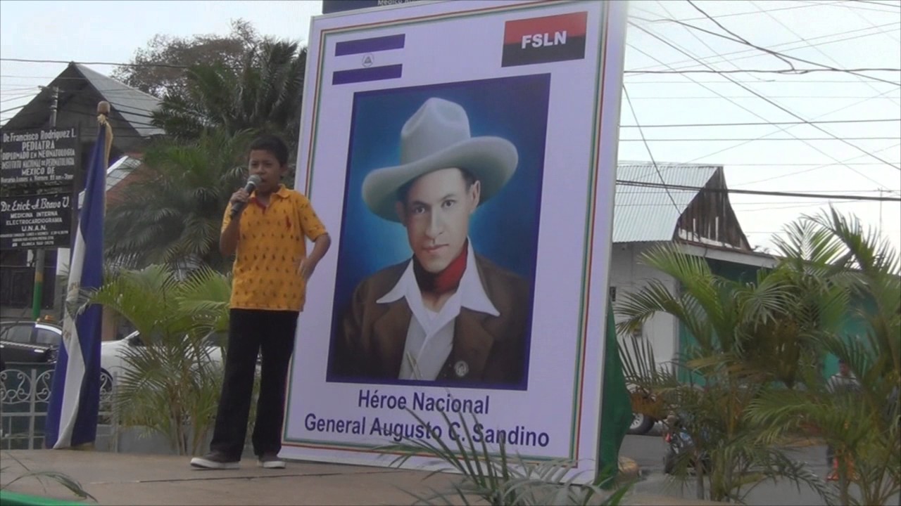 Más de ochenta jóvenes reciben carnet de militancia FSLN - YouTube