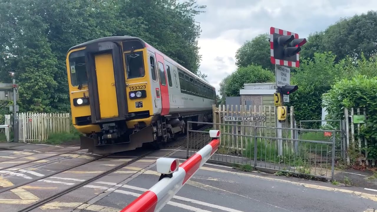 Nantwich (Shrewbridge Road) Level Crossing - Cheshire - YouTube
