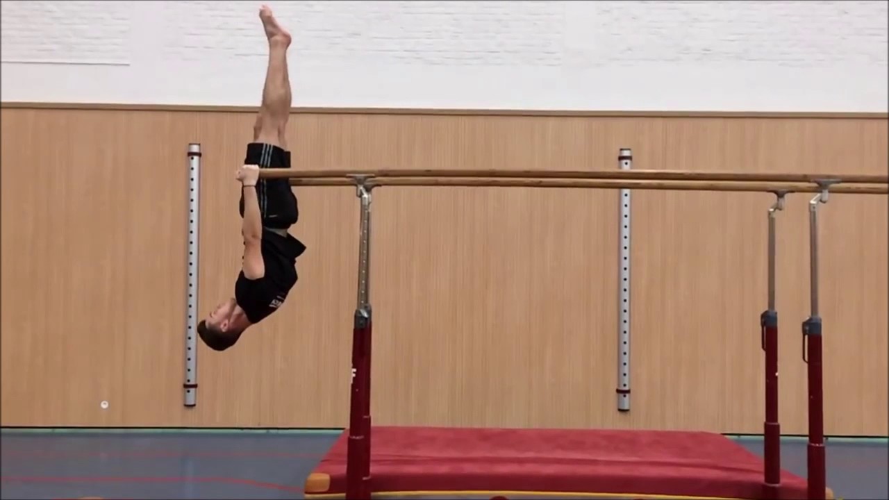 Voorbereidende oefening: Vanuit vouwhang heup strekken en optrekken ...