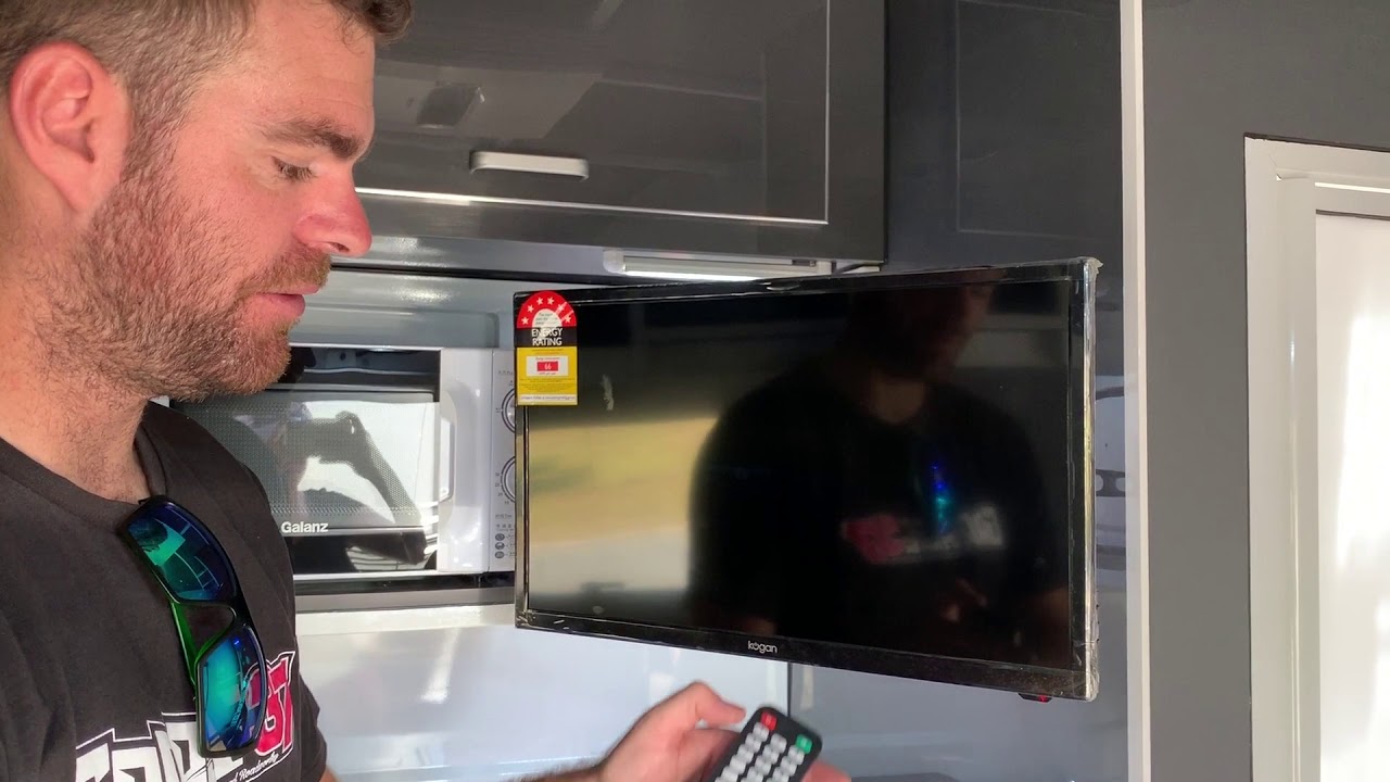How to use the air conditioner and the TV - YouTube